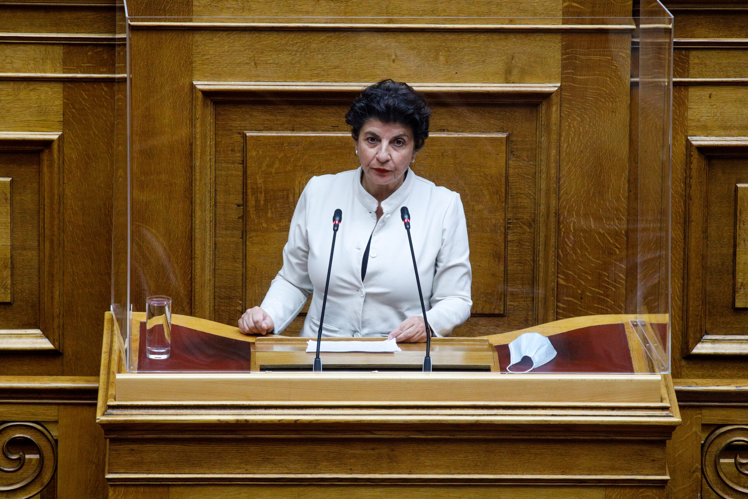 Κ. Μάλαμα: Η κυβέρνηση λειτουργεί τιμωρητικά απέναντι στους ...