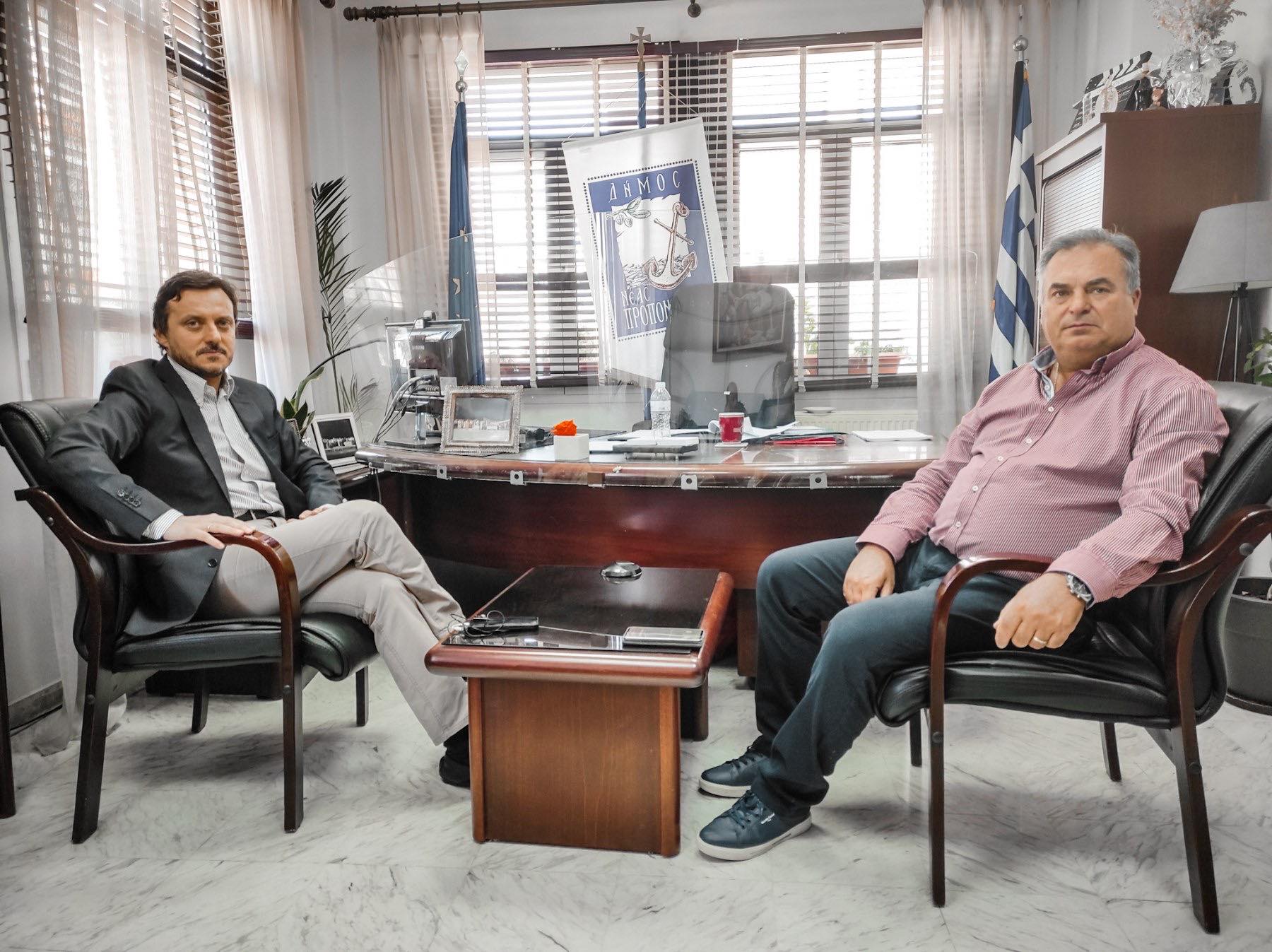 Συνάντηση Απ. Πάνα με τον Δήμαρχο Ν. Προποντίδας για τον μώλο της Ν ...